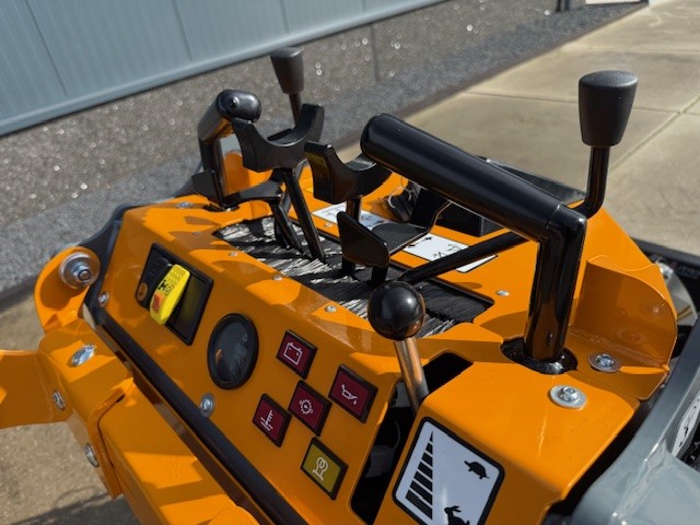 Giant Skid GS900 - Den Hartog Bouwmaterieel